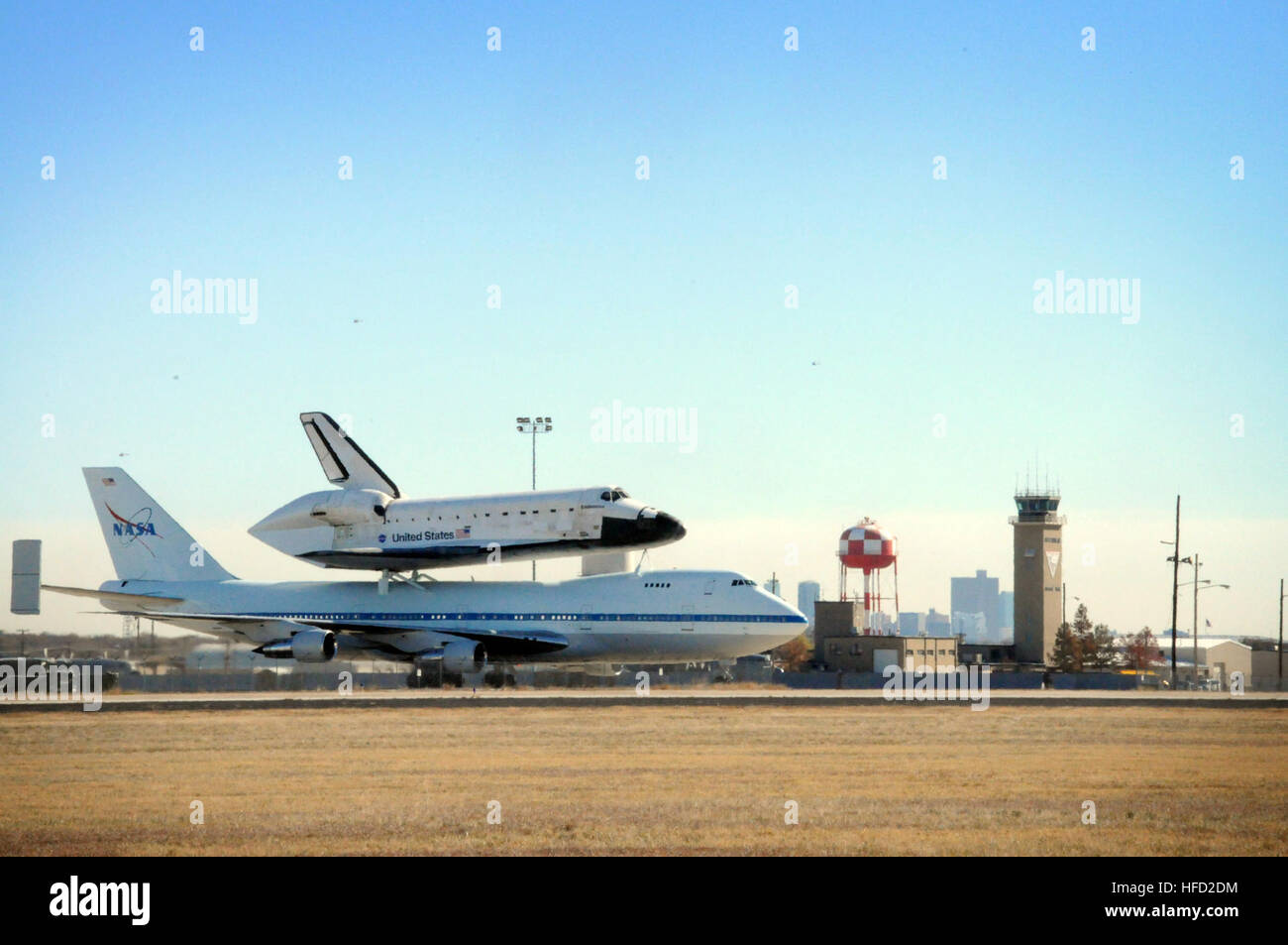 Space shuttle on boeing 747 hi-res stock photography and images - Alamy