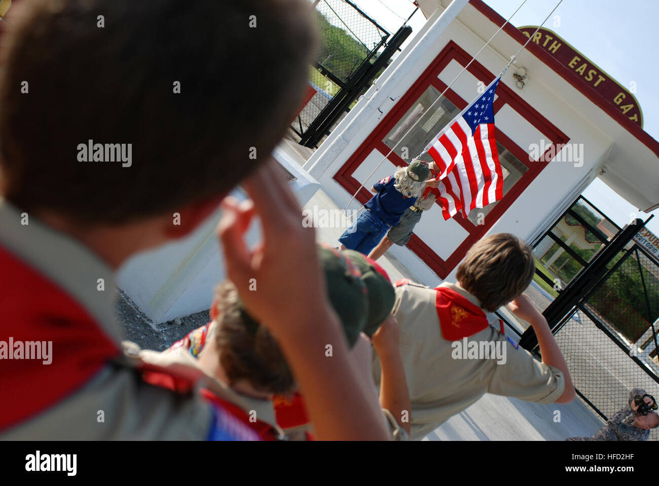 Members of Boy Scouts Troop 435 and Cub Scouts Troop 3401 from ...