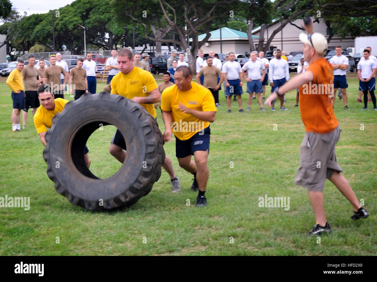 150304-N-WF272-110 PEARL HARBOR (March 4, 2015) Seabees, assigned to ...