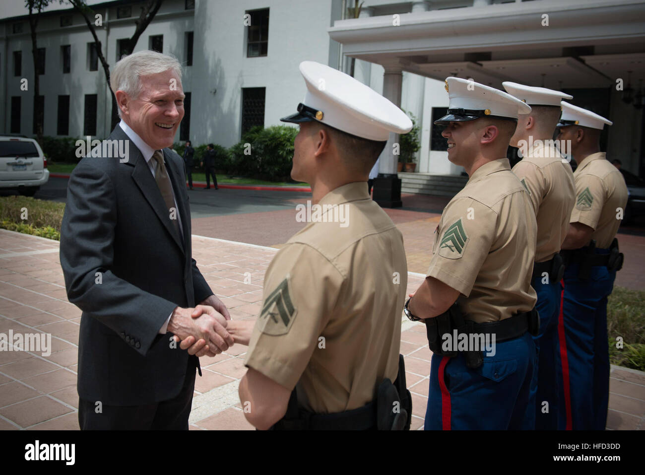 Armed security guard manila philippines hi-res stock photography and ...