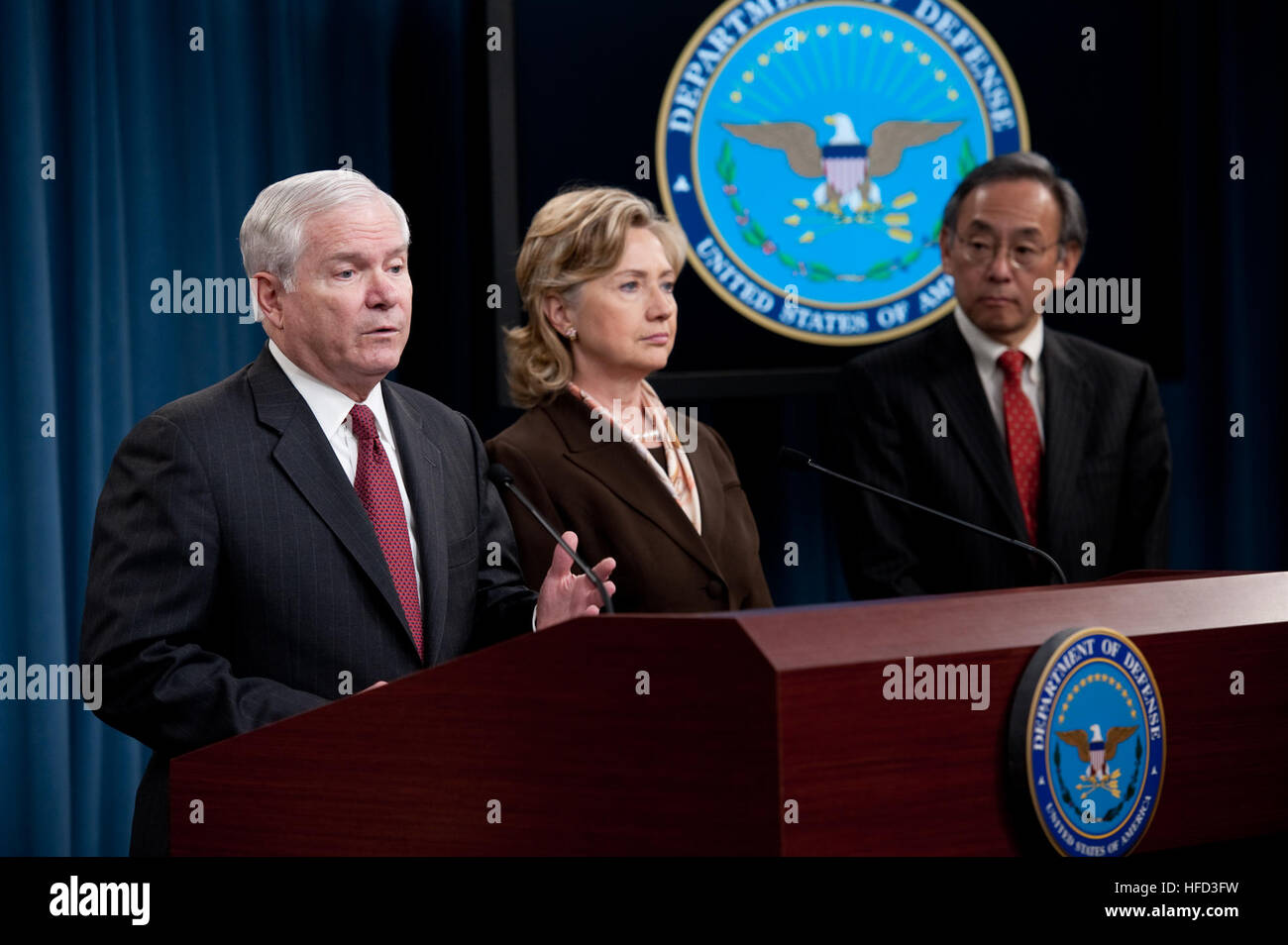 Secretary of Defense Robert M. Gates, left, Secretary of State Hillary ...