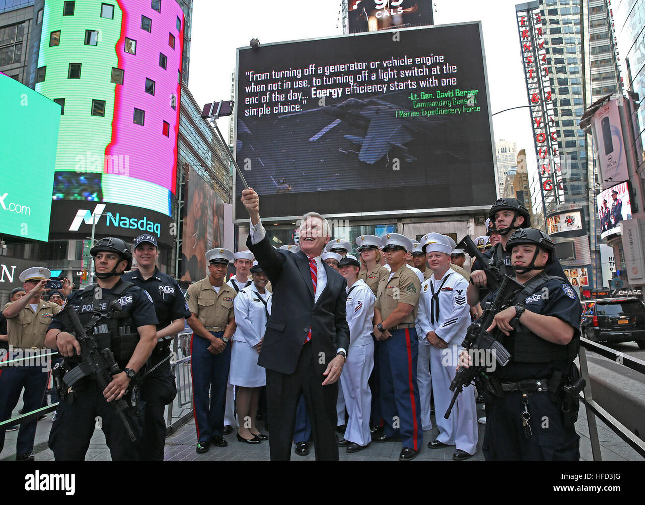 Times square armed forces recruiting station hi-res stock photography ...