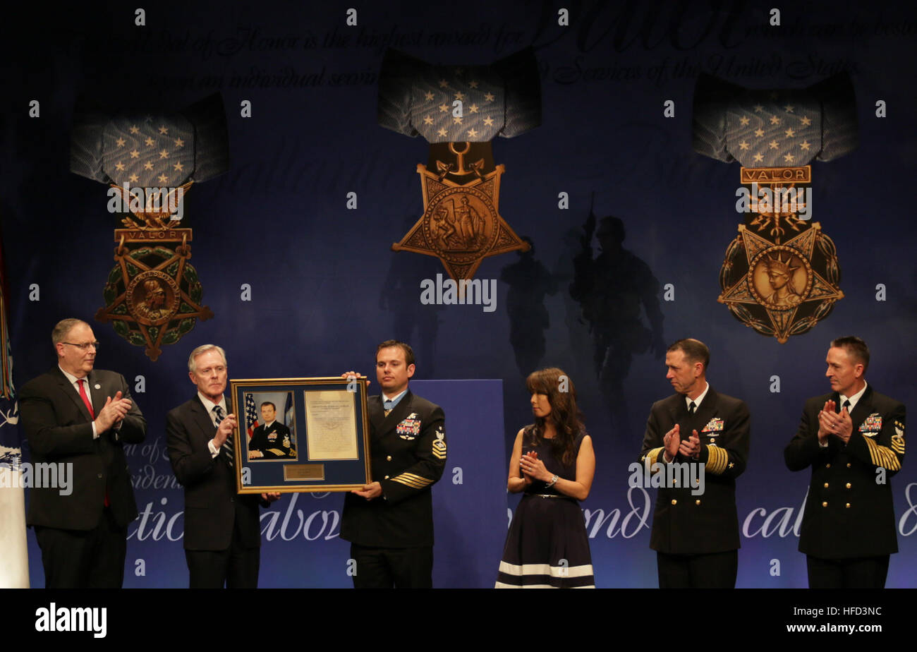 Secretary navy ray mabus wife hi-res stock photography and images - Alamy