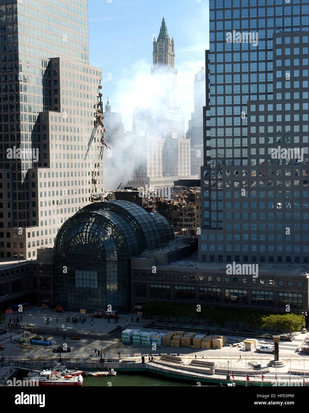 World trade center attack aerial hi-res stock photography and images ...