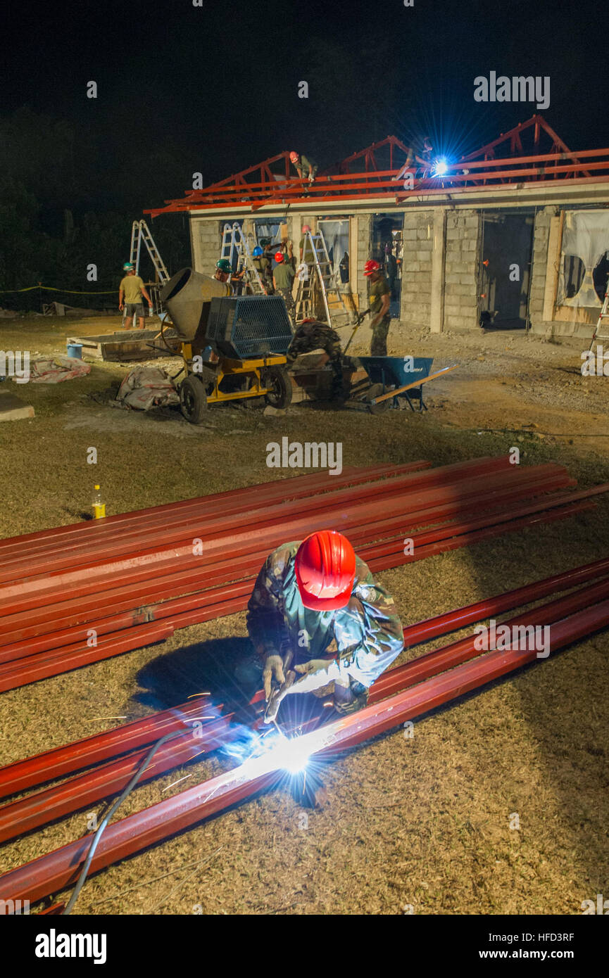 Armed Forces of the Philippines Army engineers, assigned to the 552nd ...