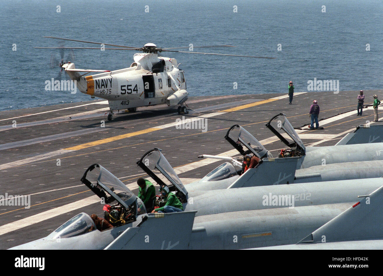 A Helicopter Anti-submarine Squadron 75 (HS-75) SH-3D Sea King ...