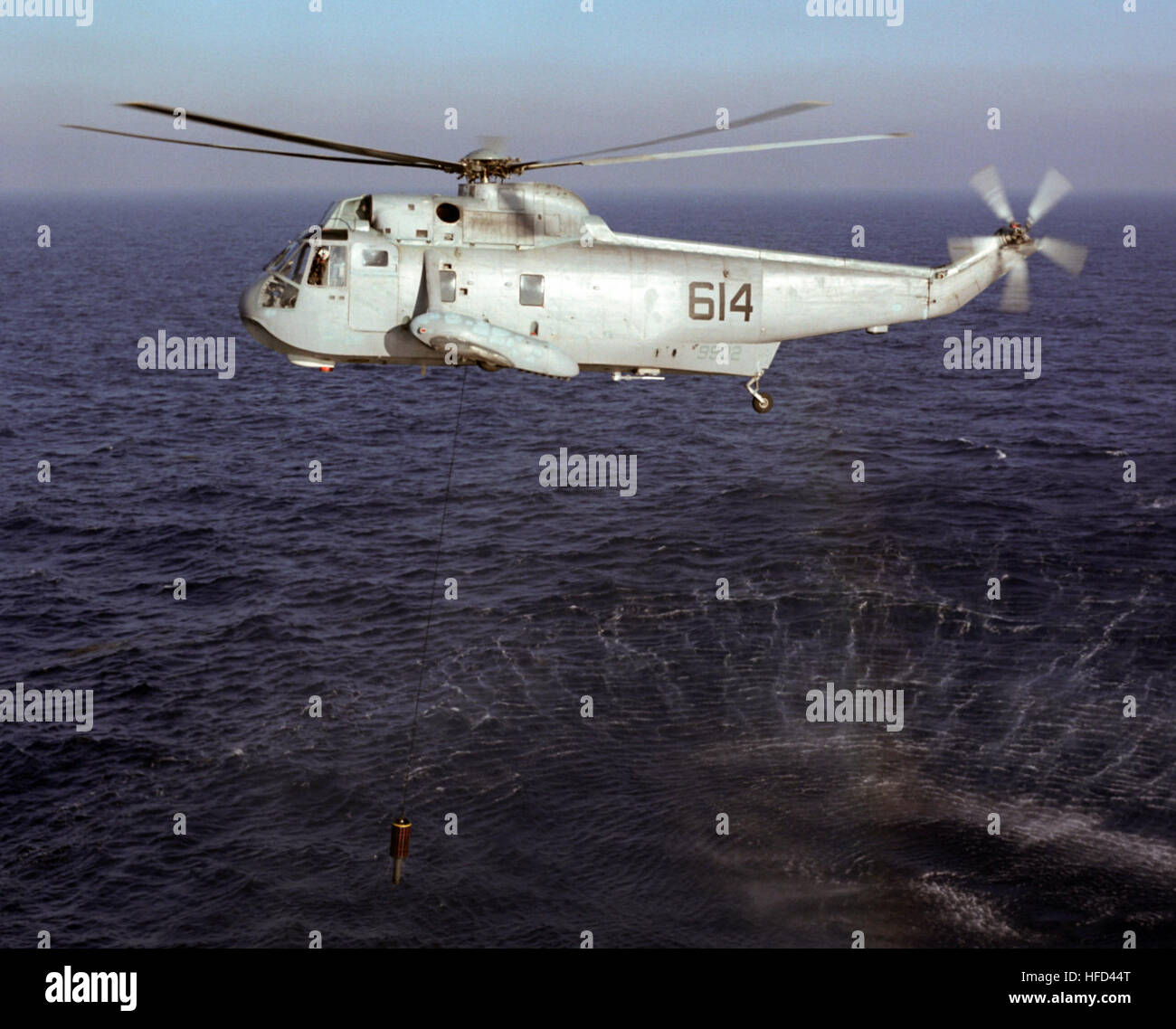 SH-3H Sea King lowering sonar 1987 Stock Photo - Alamy
