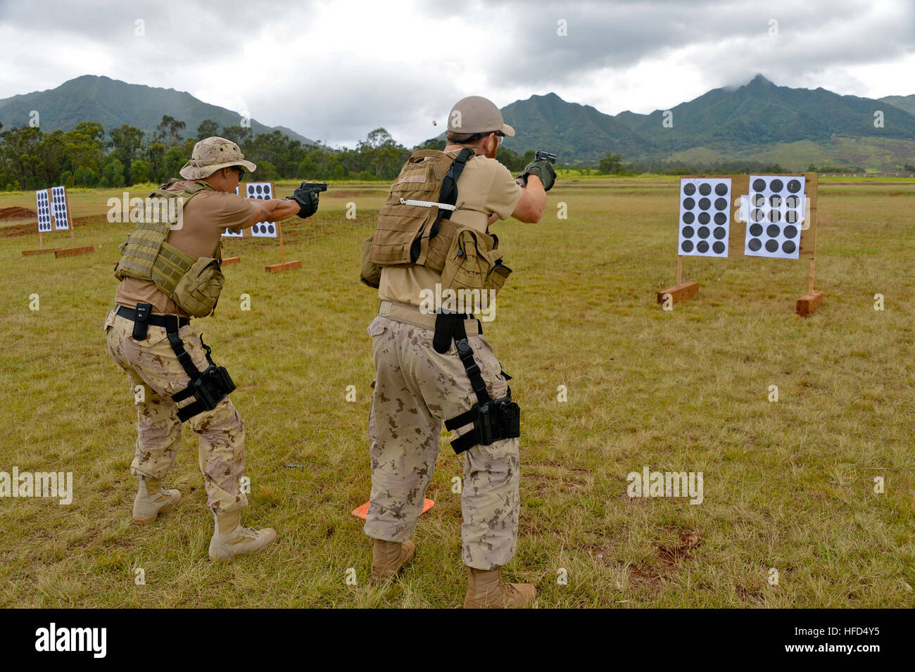 Fleet Diving Unit Pacific conducts small arms marksmanship training ...