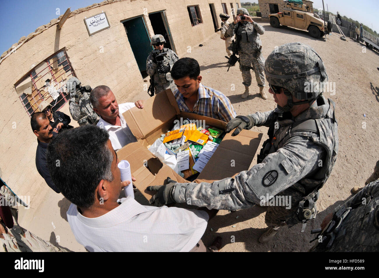 U.S. Soldiers from Alpha Troop, 1st Platoon, 1-150th Armored ...