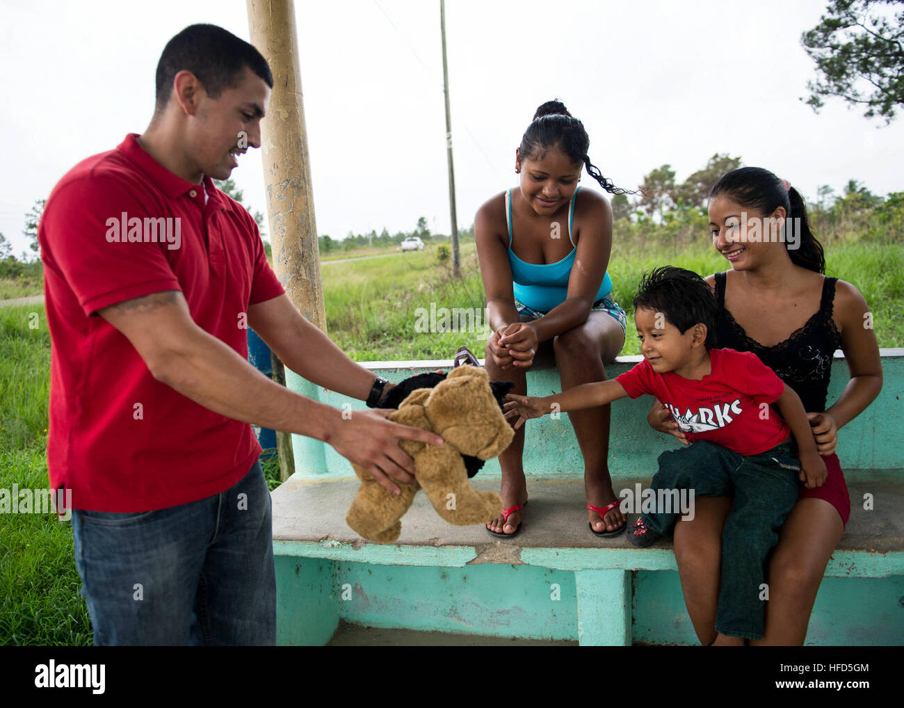 140606-N-XQ474-028 PUNTA GORDA, Belize (June 6, 2014) U.S. Air Force ...