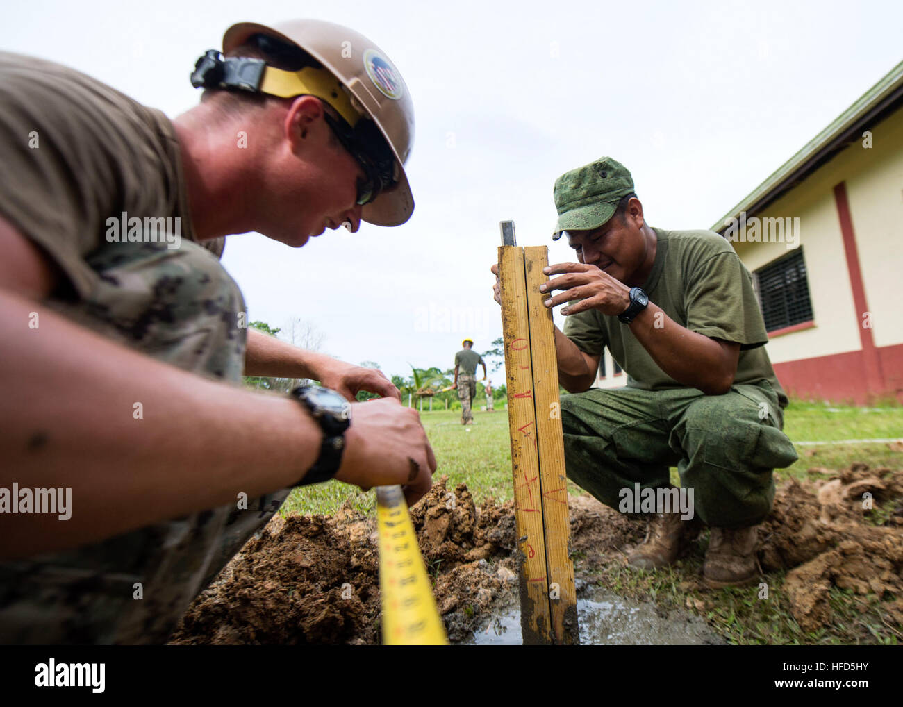 140611-N-XQ474-036 PUNTA GORDA, Belize (June 11, 2014) U.S. Navy ...