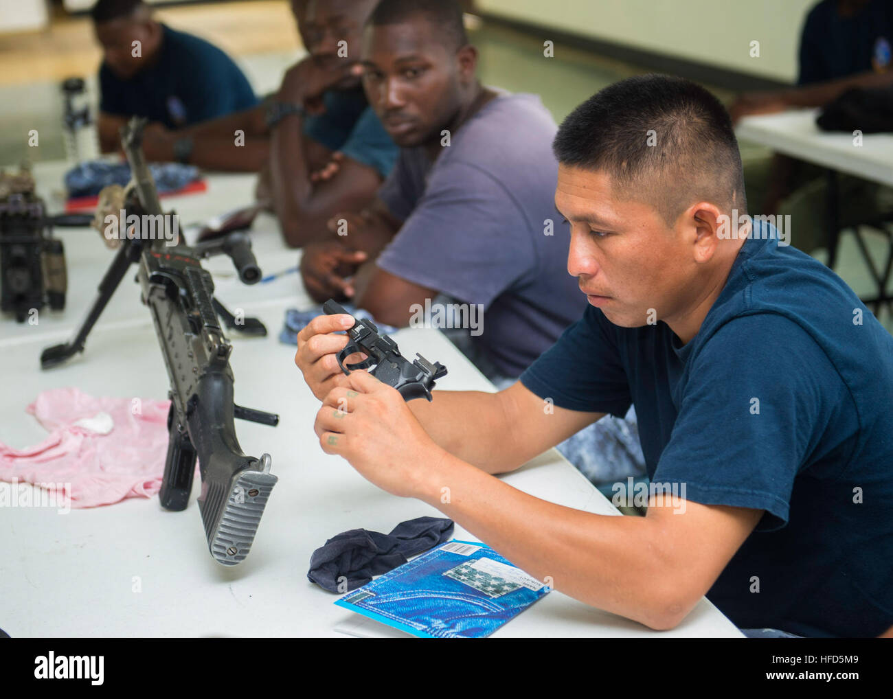 140618-N-XQ474-045 PUNTA GORDA, Belize (June 18, 2014) U.S. Navy ...