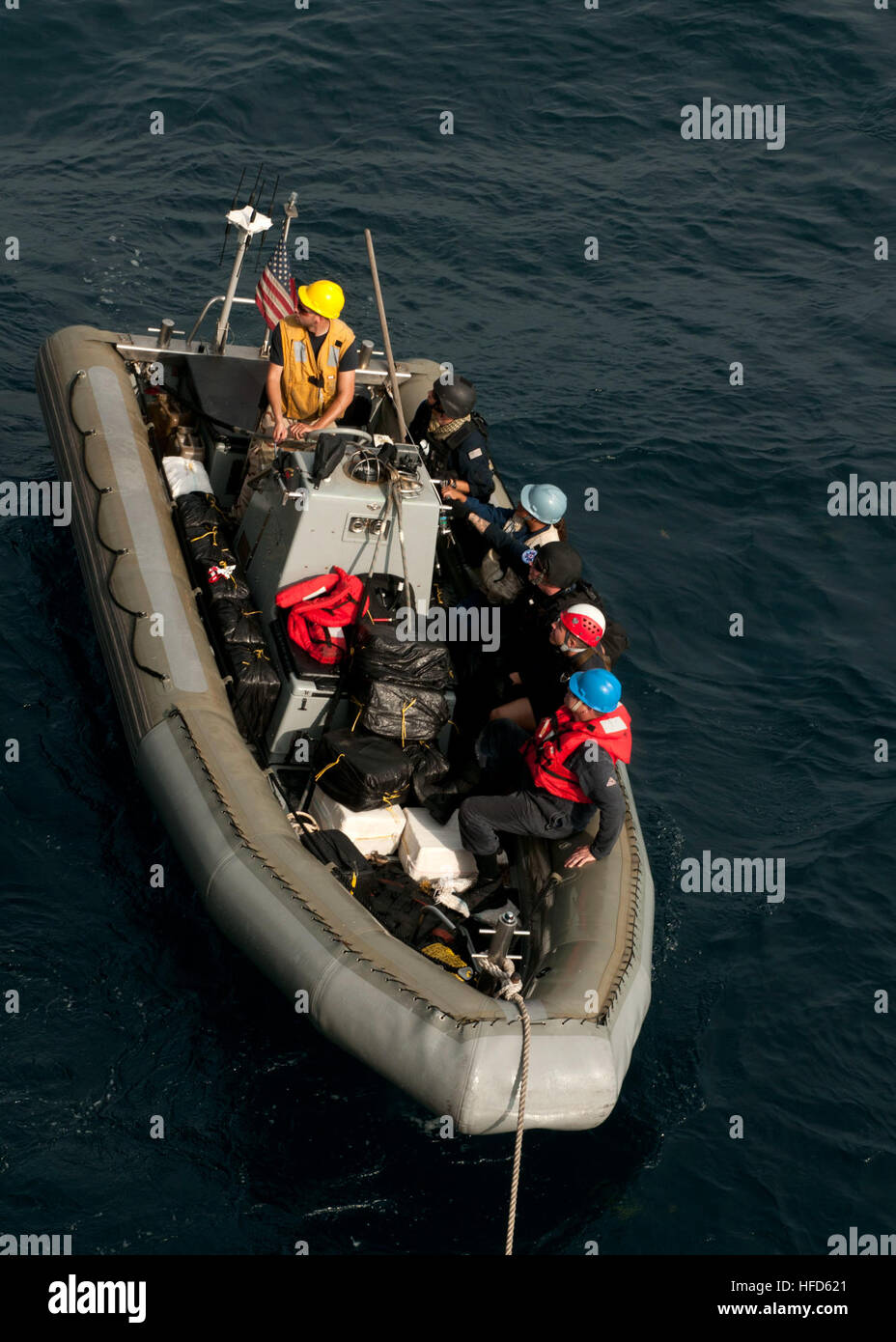 Sailors assigned to the Oliver Hazard Perry-class guided-missile ...