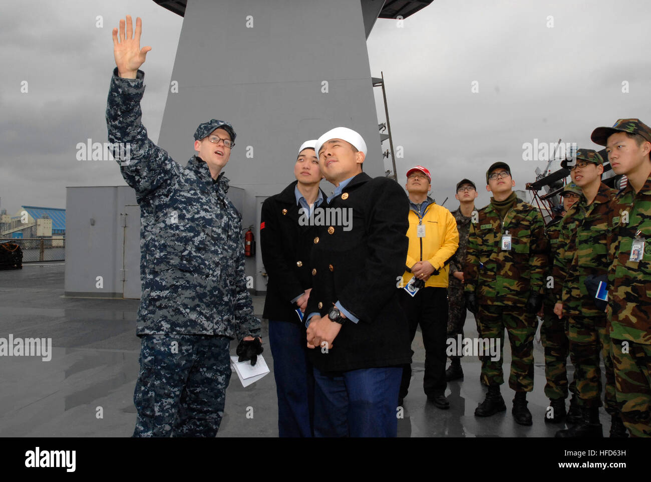 Shipboard communications systems hi-res stock photography and images ...