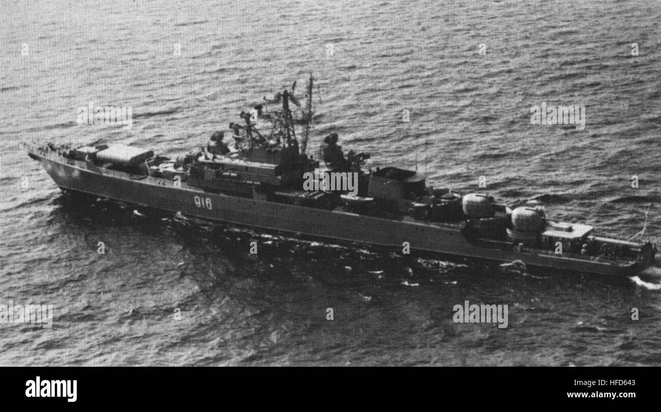 Frigate underway Black and White Stock Photos & Images - Alamy