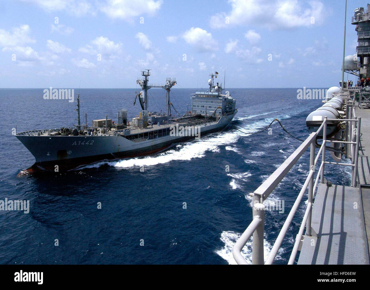 061004-N-8547M-009 Gulf of Oman (Oct. 4, 2006) - German auxiliary ship ...