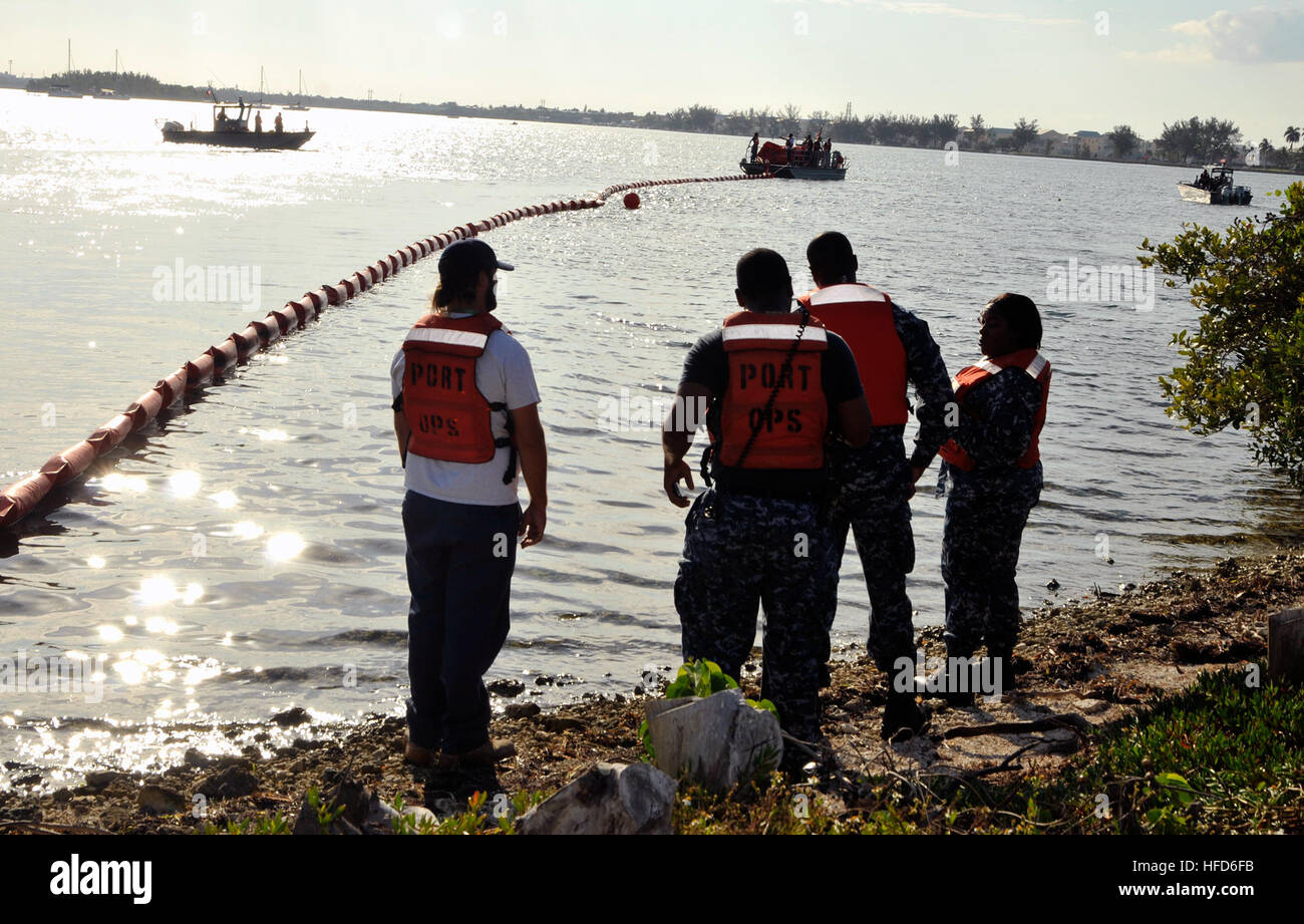 Air boom oil spill hi-res stock photography and images - Alamy