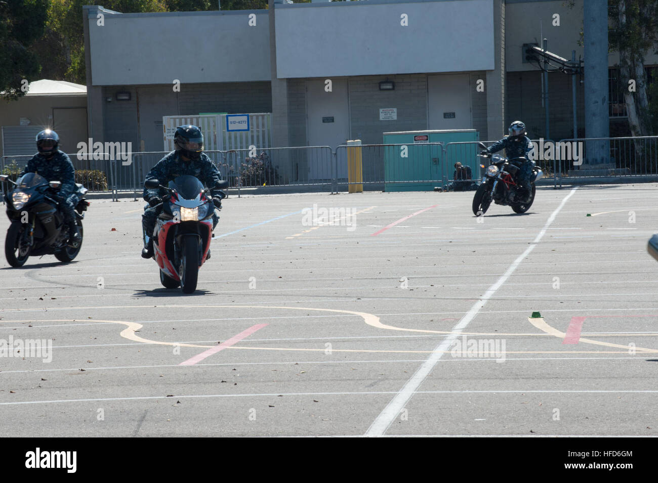 SAN DIEGO ??? Sailors, assigned to the Los Angeles-class nuclear ...