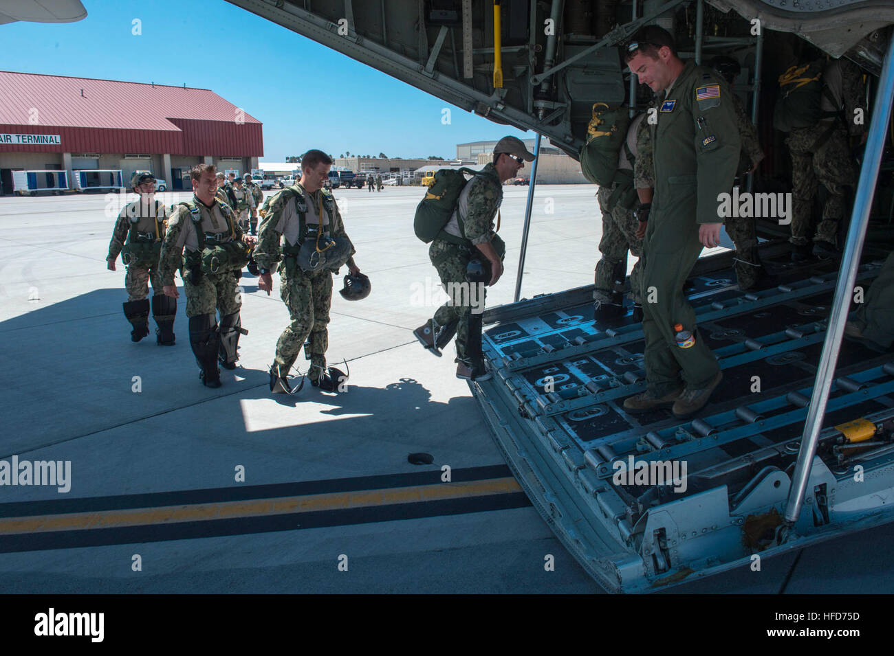 Members of Explosive Ordnance Disposal Mobile Unit (EODMU) 11 load onto ...