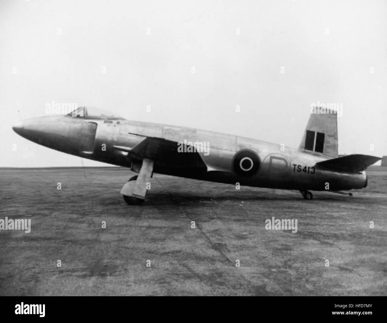 Jet fighter on ground Black and White Stock Photos & Images - Alamy
