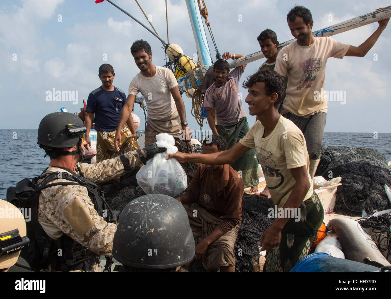 USS Mason (DDG 87), a guided-missile destroyer, provides food and water ...