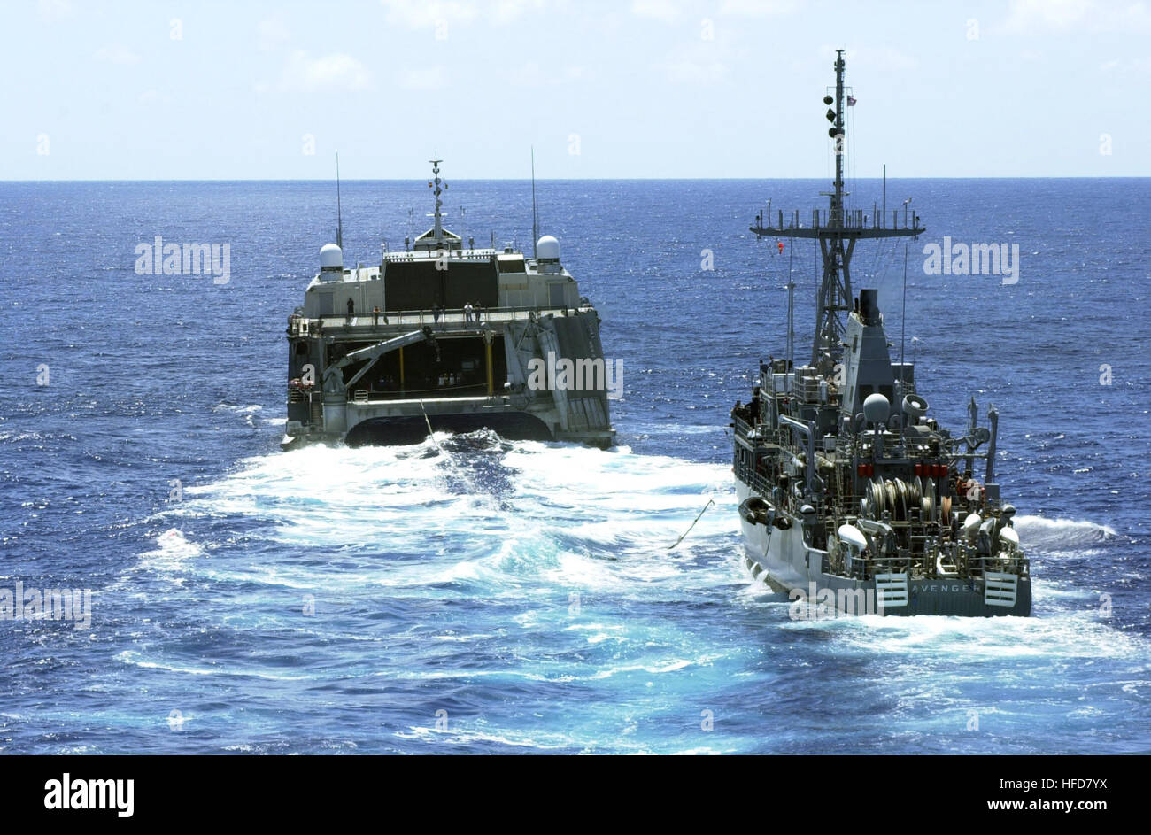 Uss avenger mcm 1 hi-res stock photography and images - Alamy