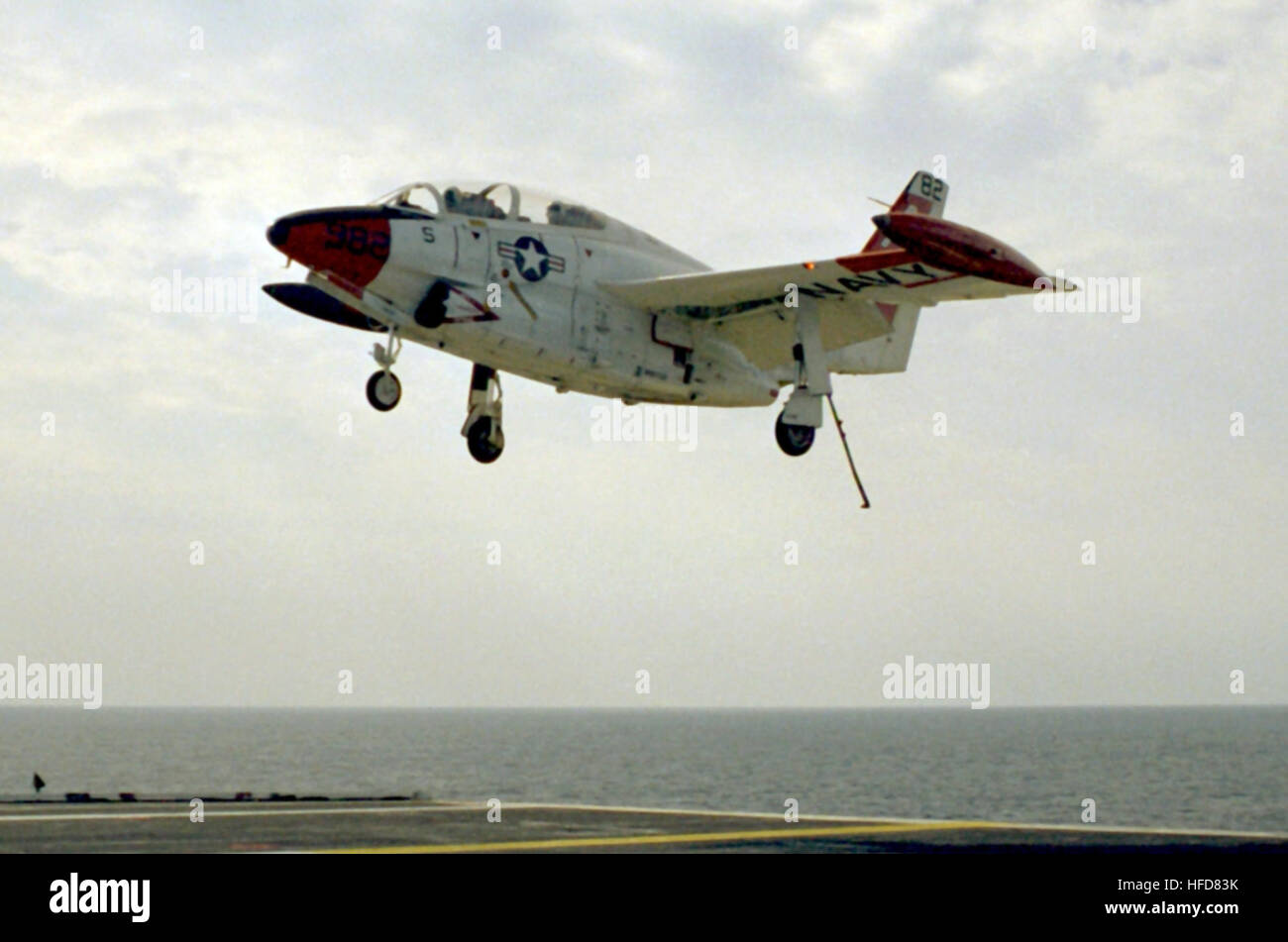 T-2C VT-19 landing aboard USS Forrestal (AVT-59) 1992 Stock Photo - Alamy