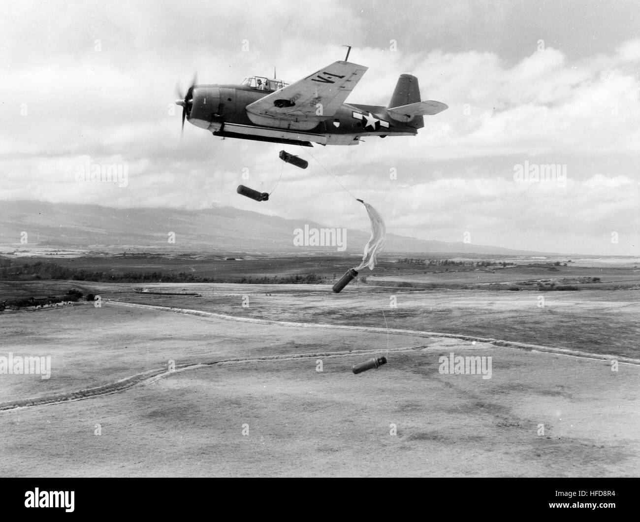 TBM-3 VMTB-332 dropping supplies over MCAS Ewa 1945 Stock Photo - Alamy