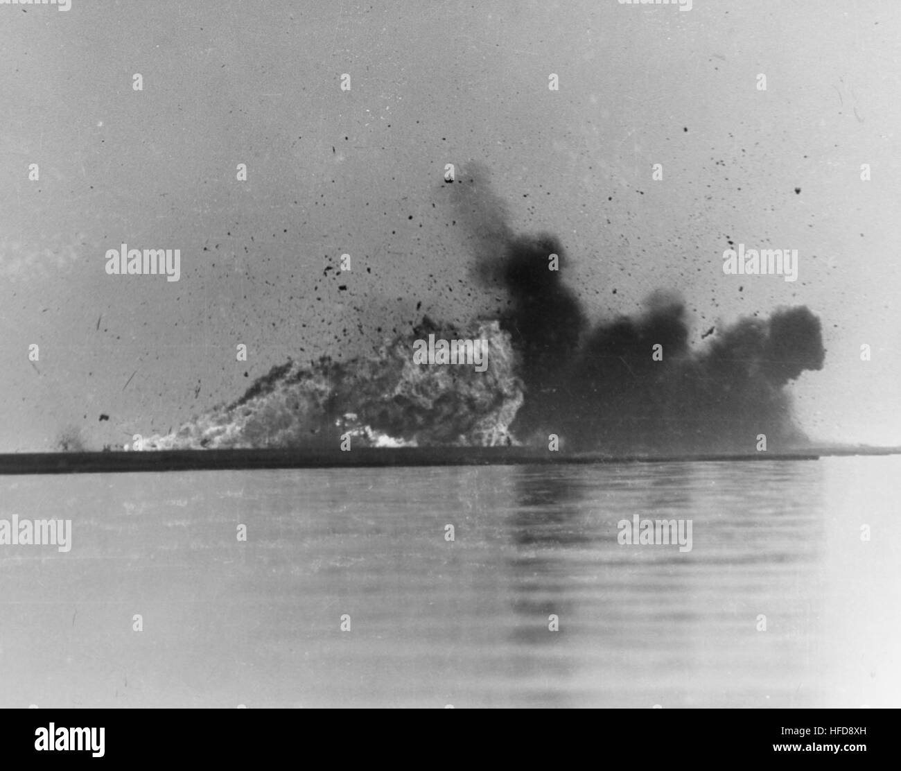 TDN-1 assault drone strikes target during tests in Delaware Bay in ...