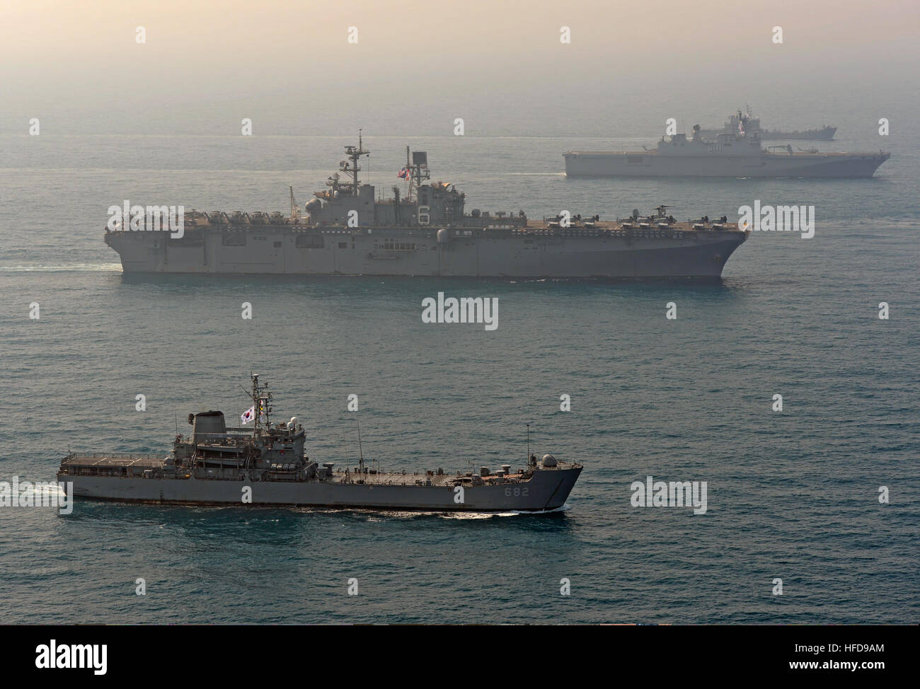 The republic of korea ship dokdo lph 6111 hi-res stock photography and ...