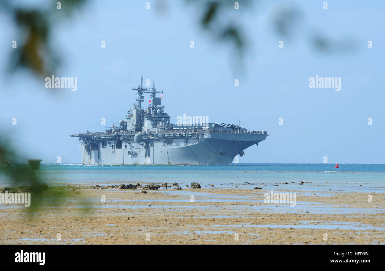 The amphibious assault ship USS Boxer (LHD 4) arrives at Joint Base ...