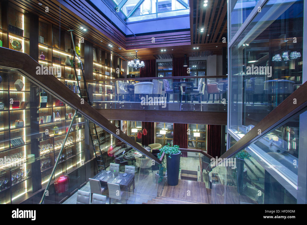 Luxury bars and restaurant interiors hi-res stock photography and ...