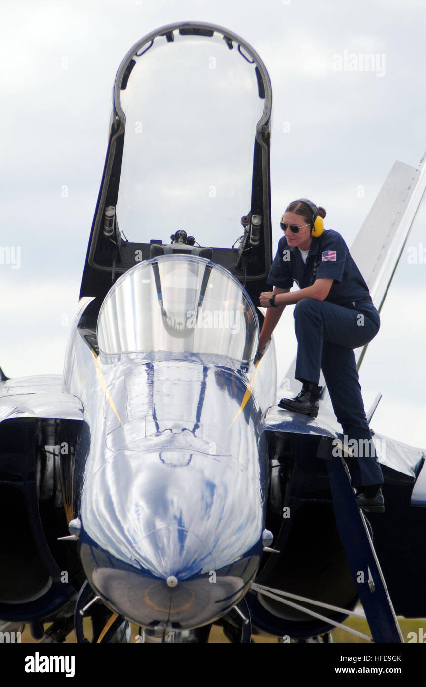 Petty Officer 2nd Class Alisha Raper, an aviation ordnanceman and plane ...