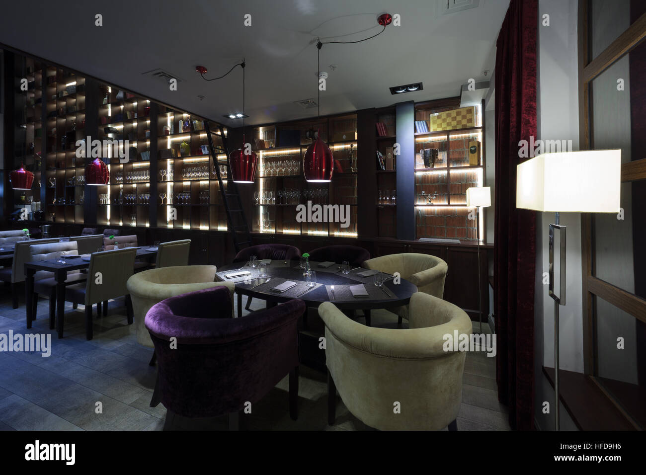Luxury bars and restaurant interiors hi-res stock photography and ...