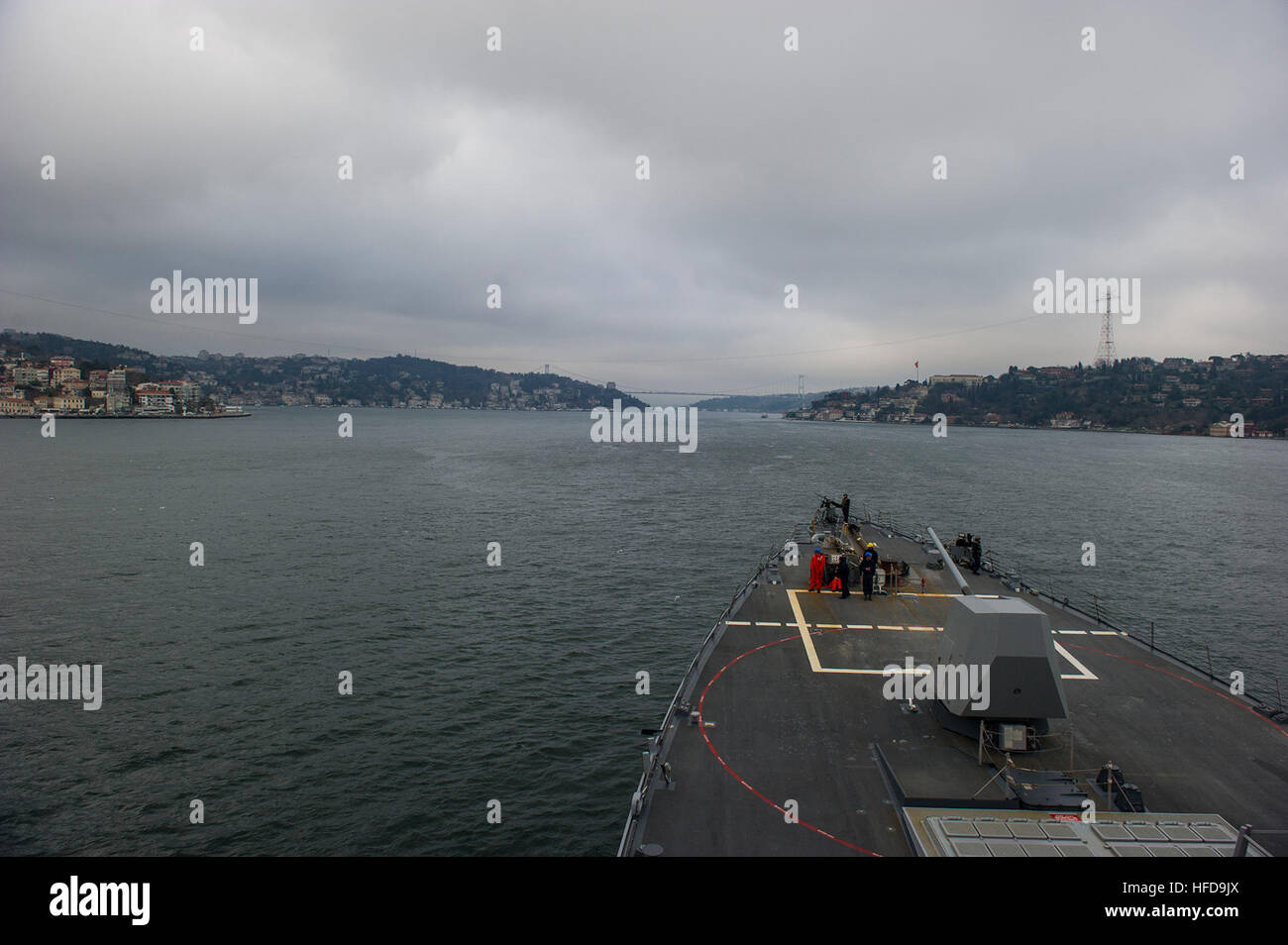 The guided missile destroyer USS Truxtun (DDG 103) transits the ...