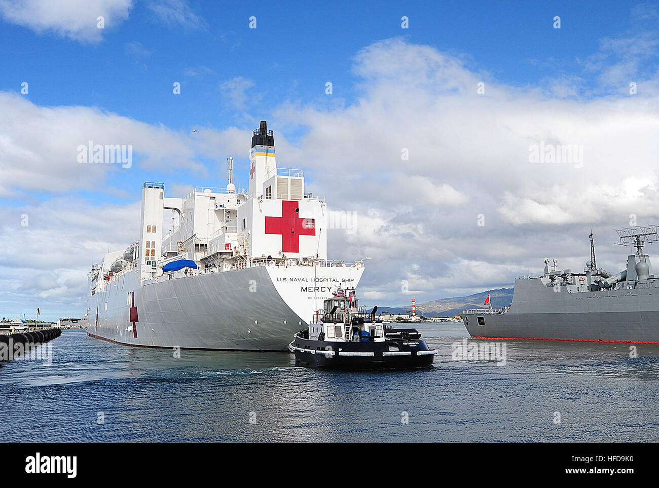 Usns mercy tah 19 hi-res stock photography and images - Alamy