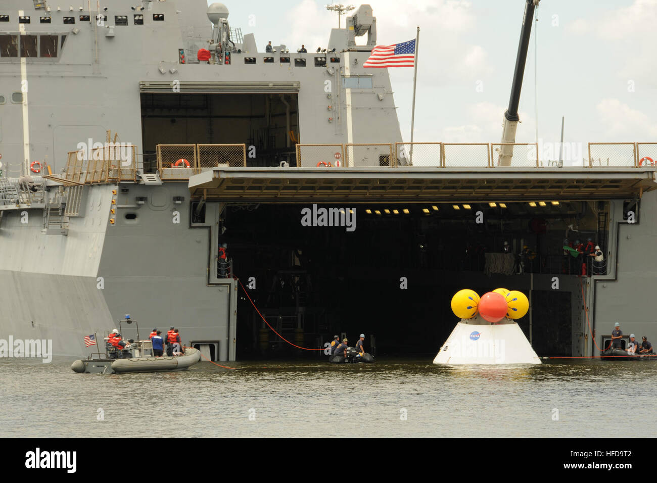 NASA engineers, Navy divers, and Sailors aboard amphibious transport ...