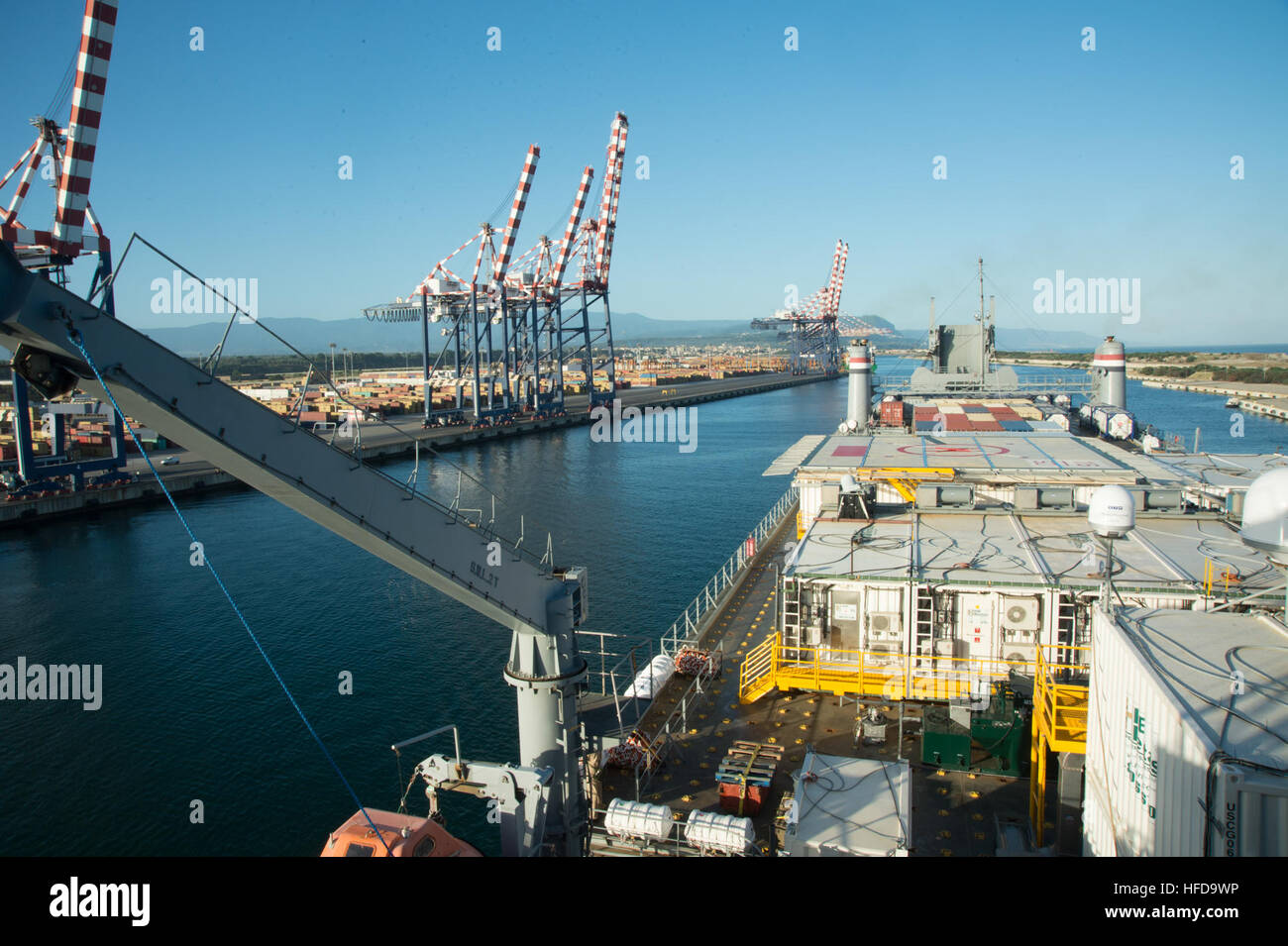 The roll-on/roll-off and container ship MV Cape Ray (T-AKR 9679) enters ...