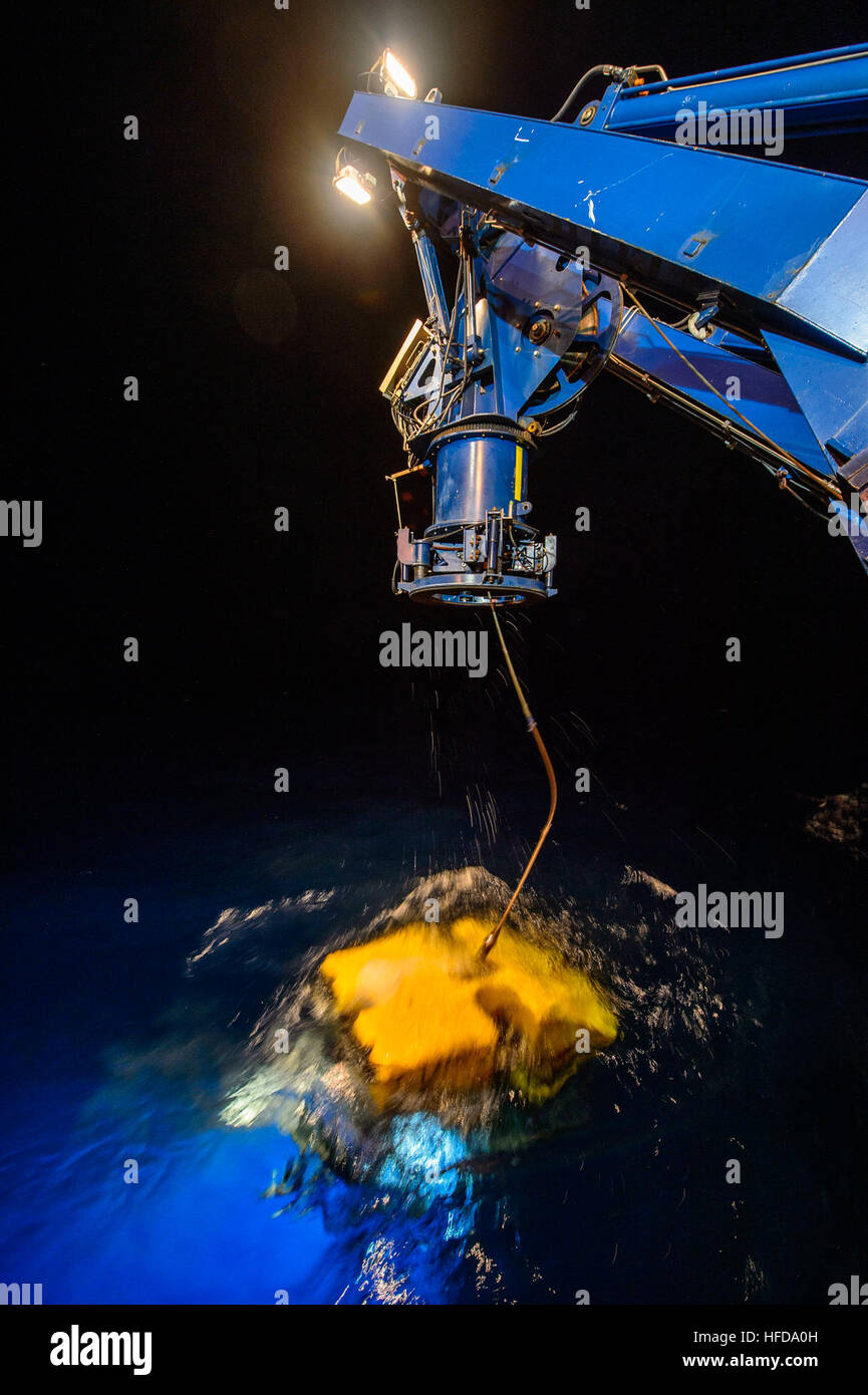 Military sealift command fleet ocean tug usns apache t atf 172 hi-res ...