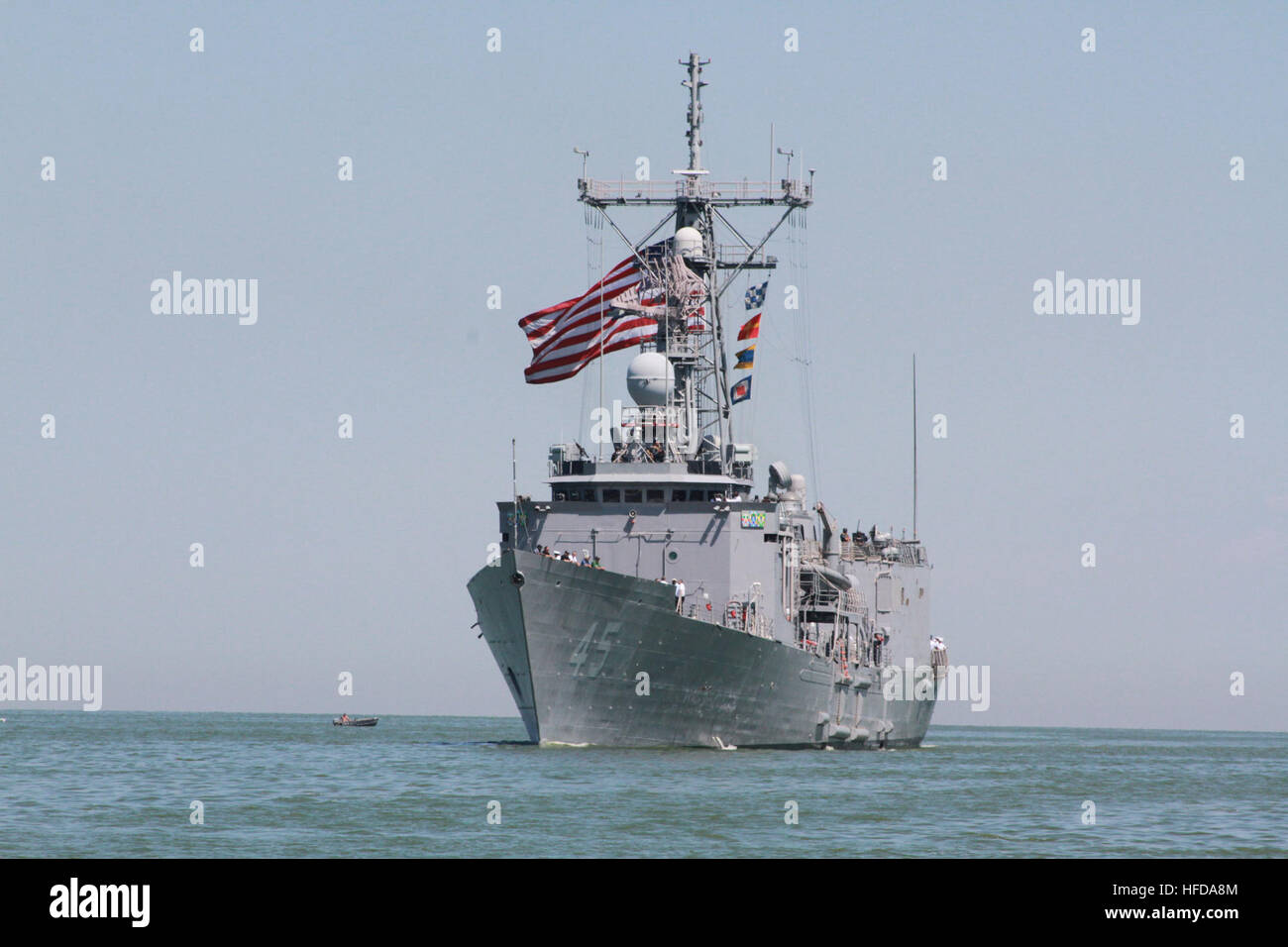 The guided missile frigate USS De Wert (FFG 45) transits the Maumee ...