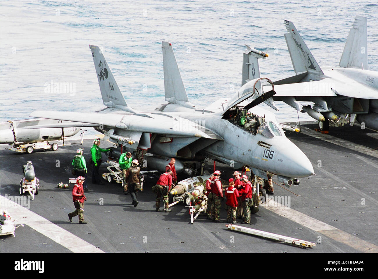 The f 14 tomcat is a supersonic hi-res stock photography and images - Alamy
