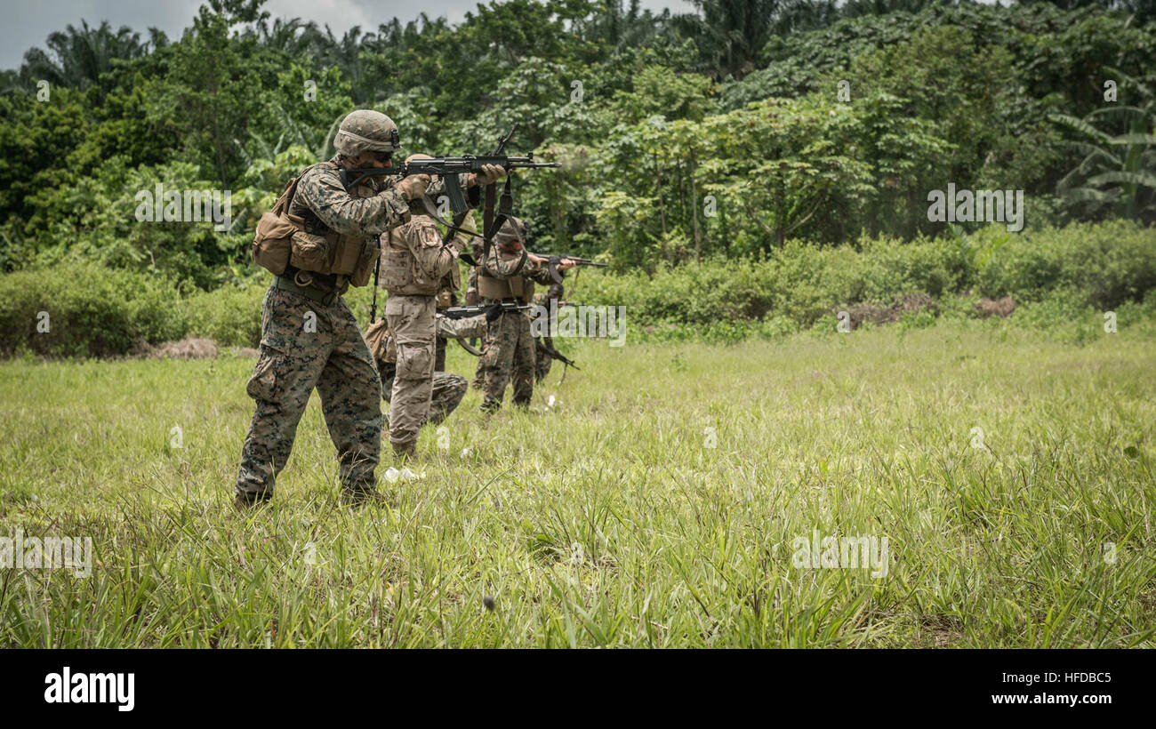 Spanish military personnel hi-res stock photography and images - Alamy