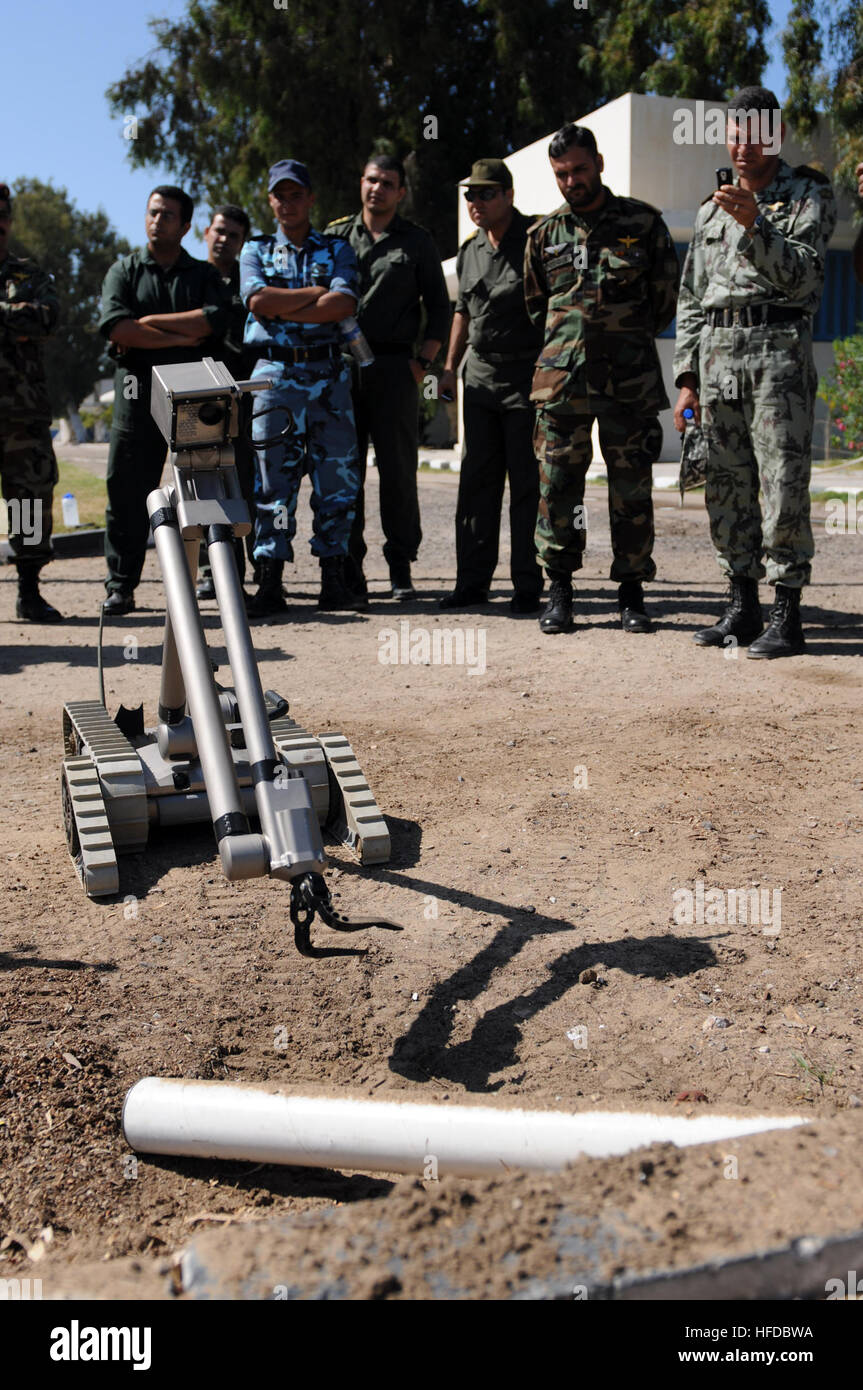 Packbot robot system hi-res stock photography and images - Alamy