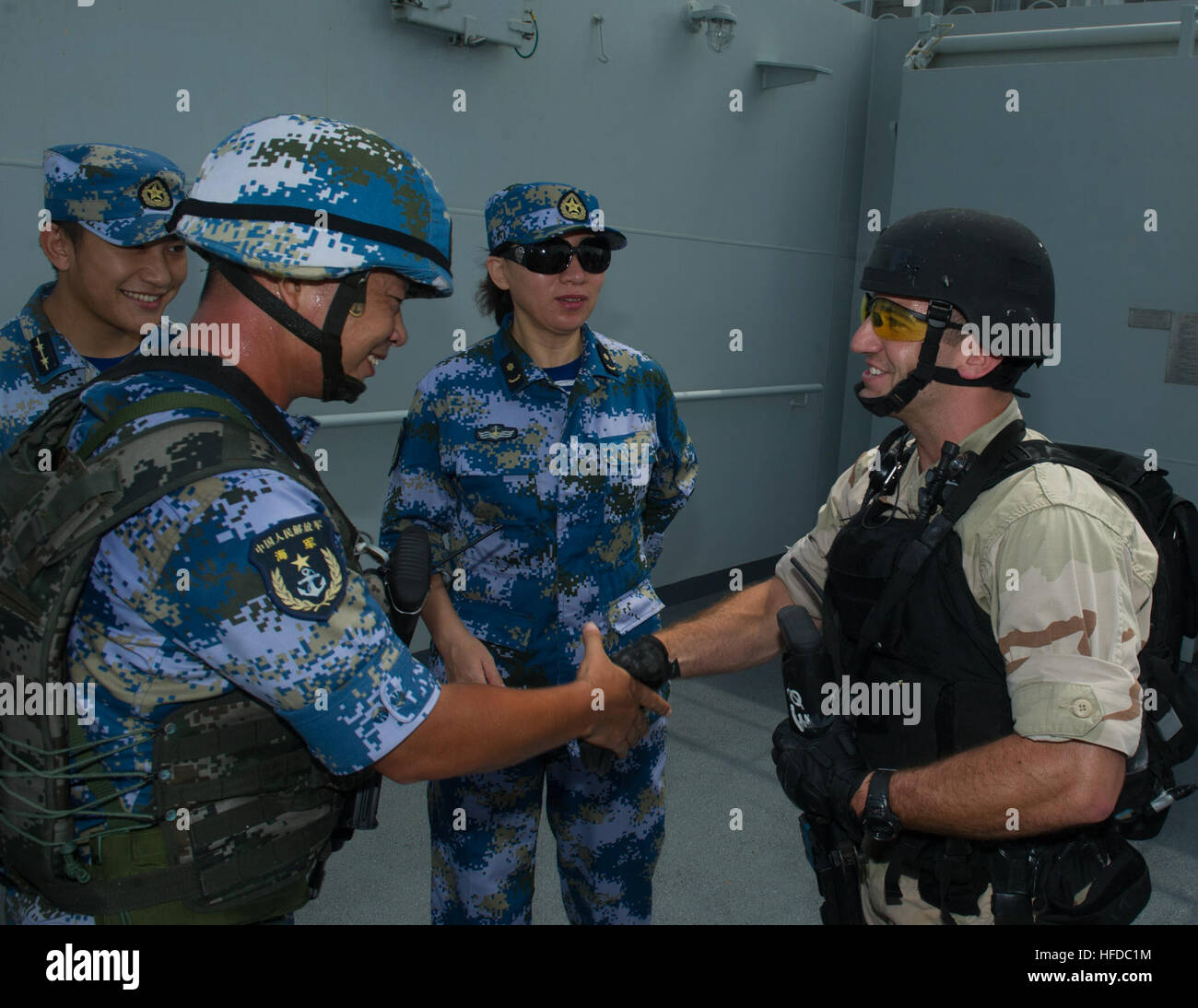 Chinese destroyer harbin hi-res stock photography and images - Alamy