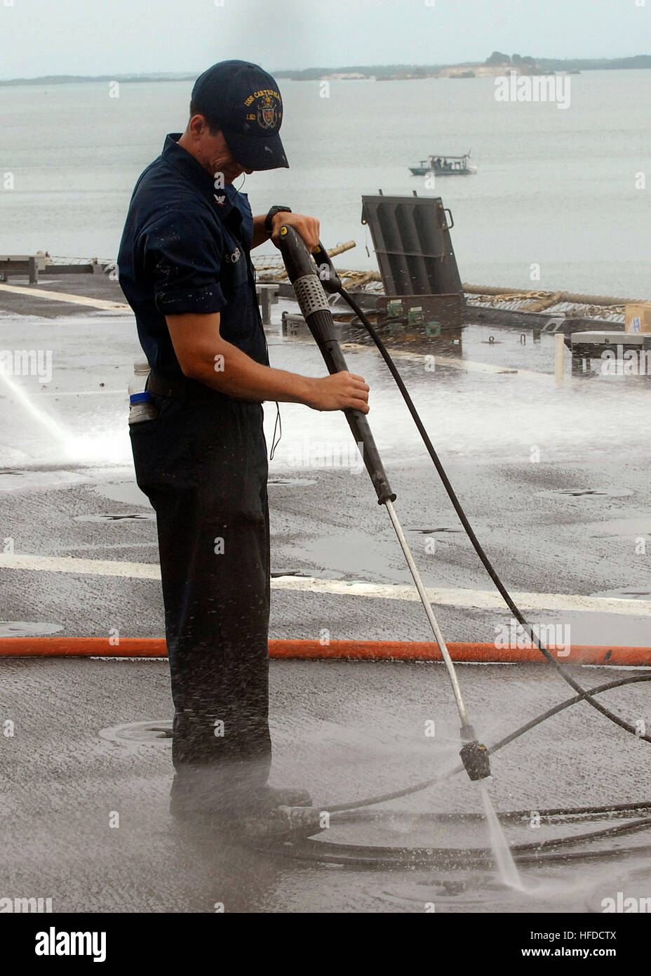 Boatswains mates on uss hi-res stock photography and images - Alamy