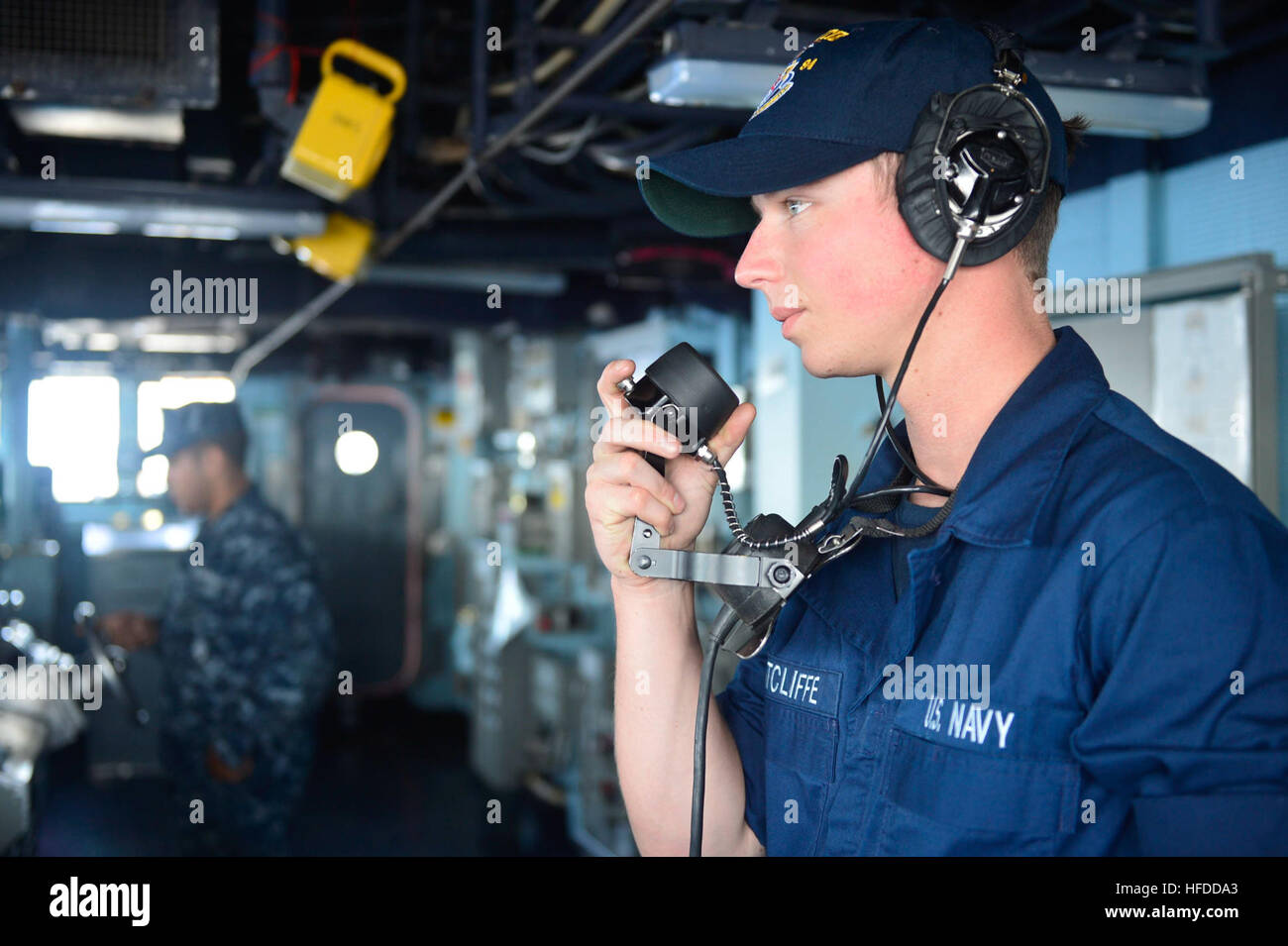 140629-N-AT101-002 RED SEA (June 29, 2014) - Operations Specialist ...