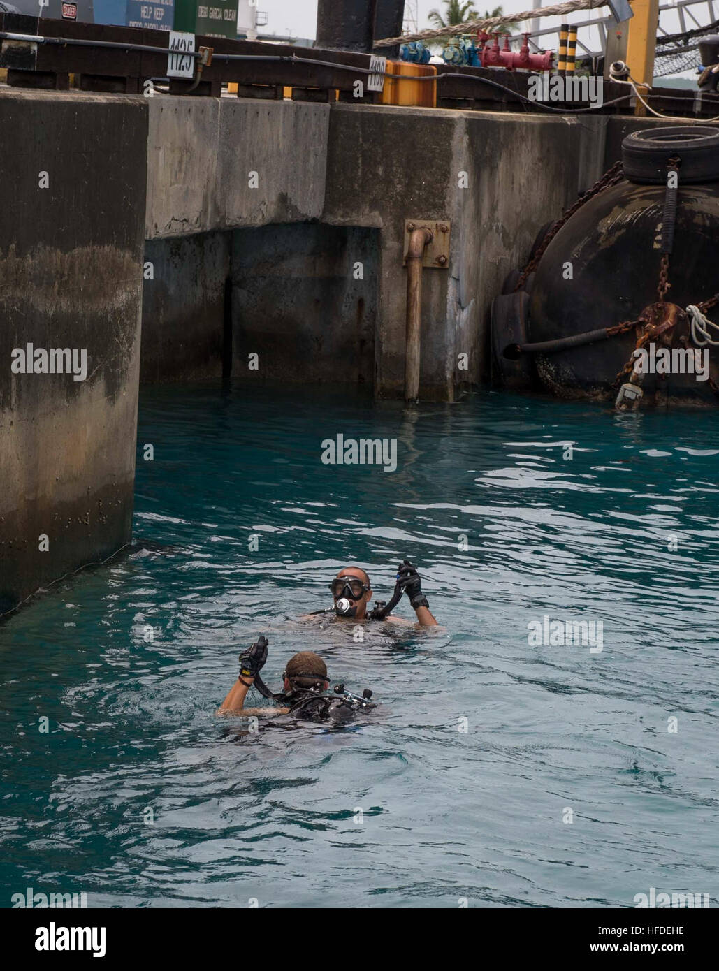 Navy Divers from Mobile Diving and Salvage Unit One and Seabees from ...