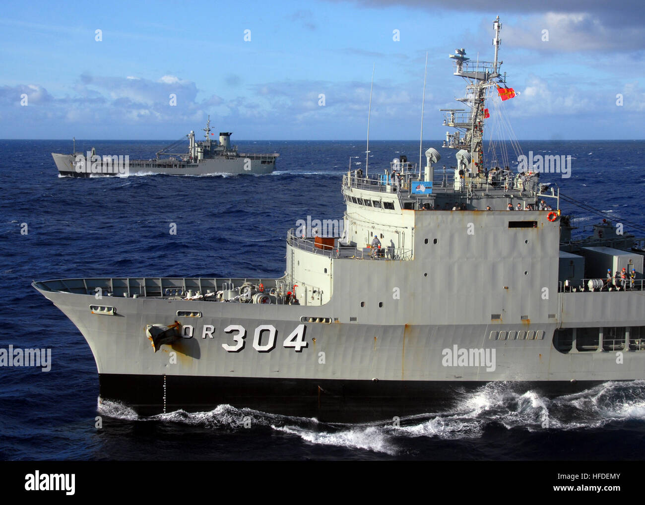 The Commonwealth of Australia underway replenishment tanker HMAS ...