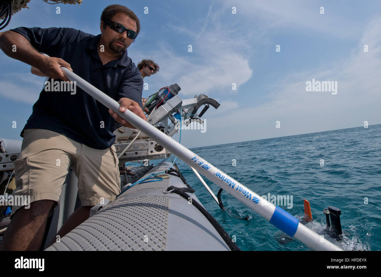 Unmanned underwater vehicle operations hi-res stock photography and ...