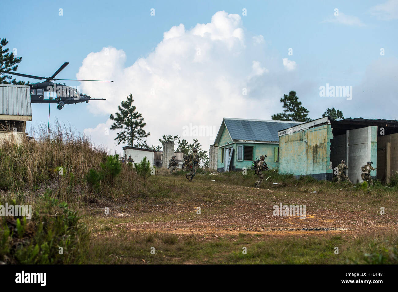 Black hawk fast rope hi-res stock photography and images - Alamy